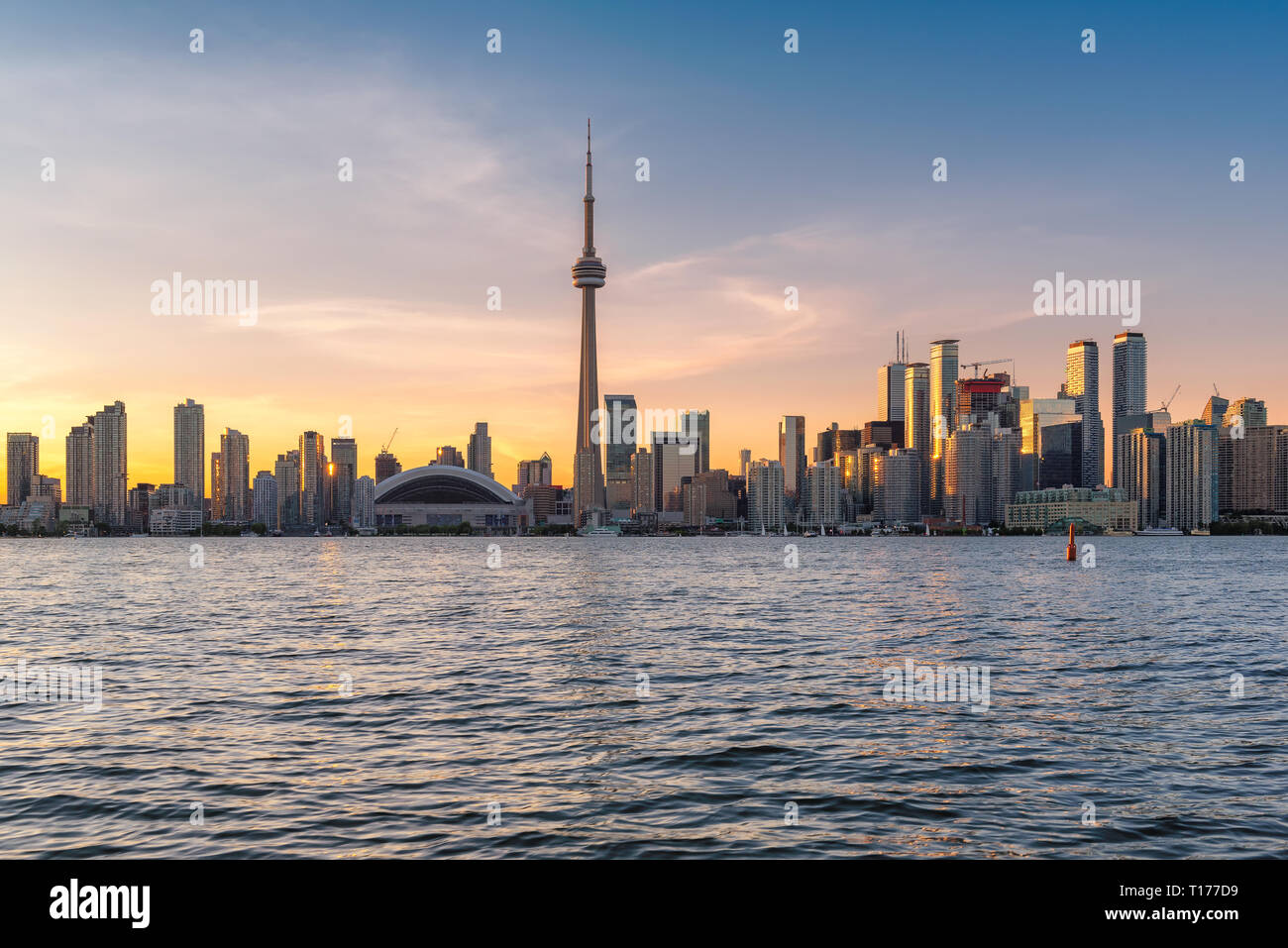 Toronto sunset hi-res stock photography and images - Alamy