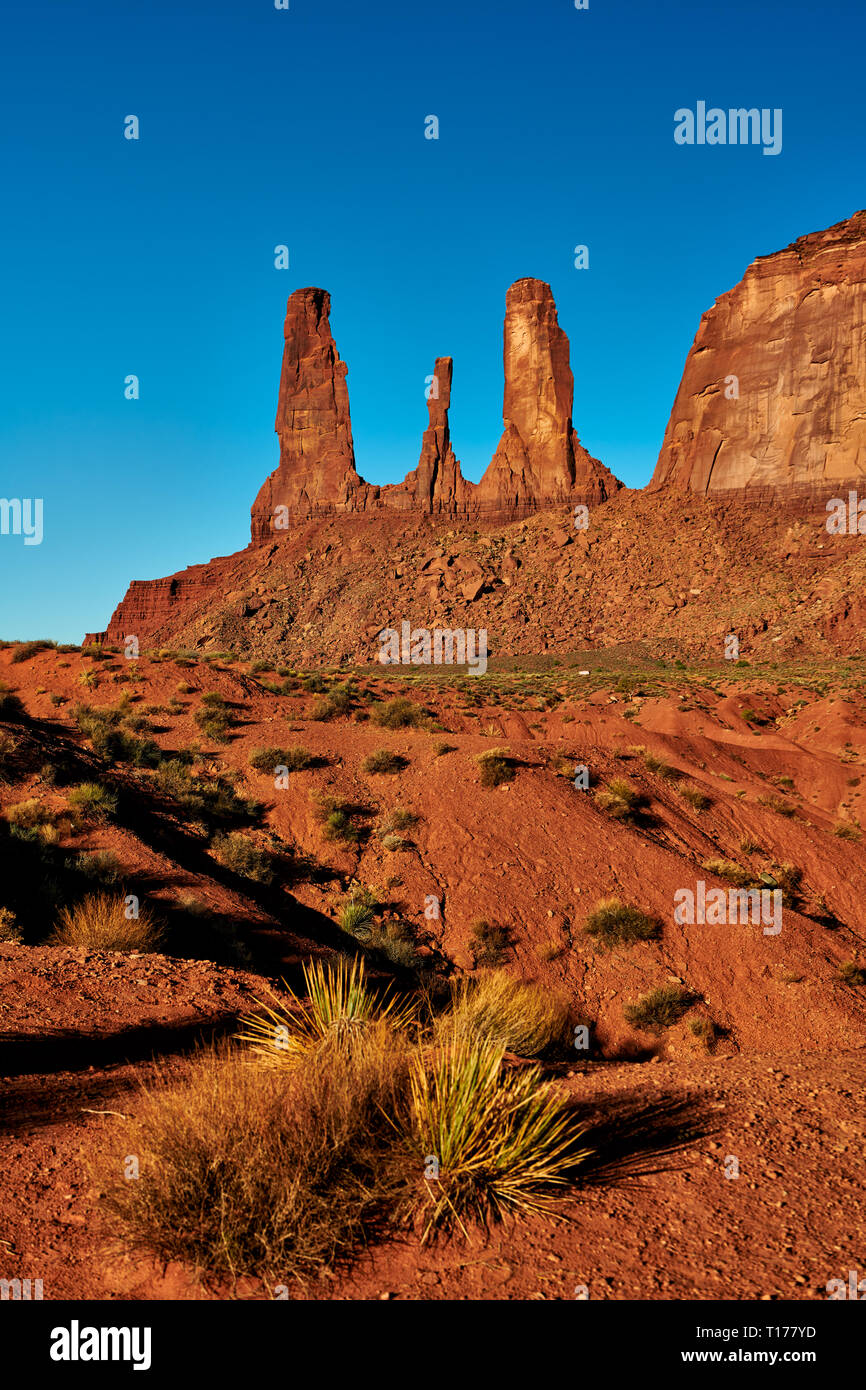Three sisters in monument valley hi-res stock photography and images ...