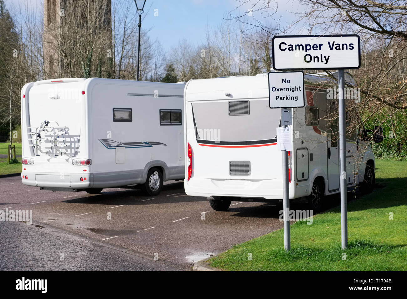 Camper vans only sign and caravan mobile homes parking Stock Photo - Alamy