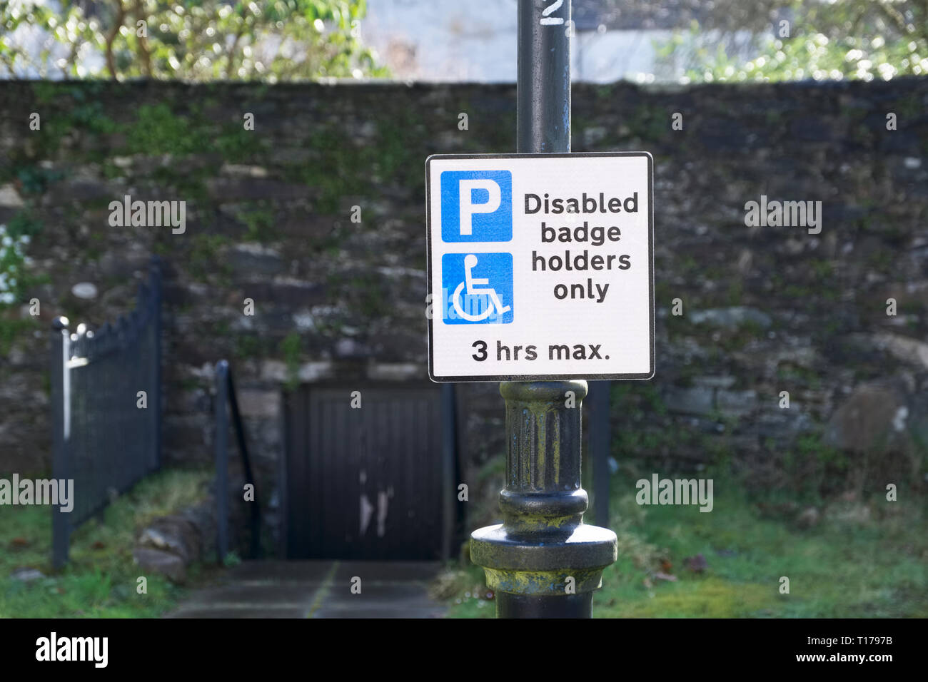 Disabled badge holders only sign Stock Photo - Alamy
