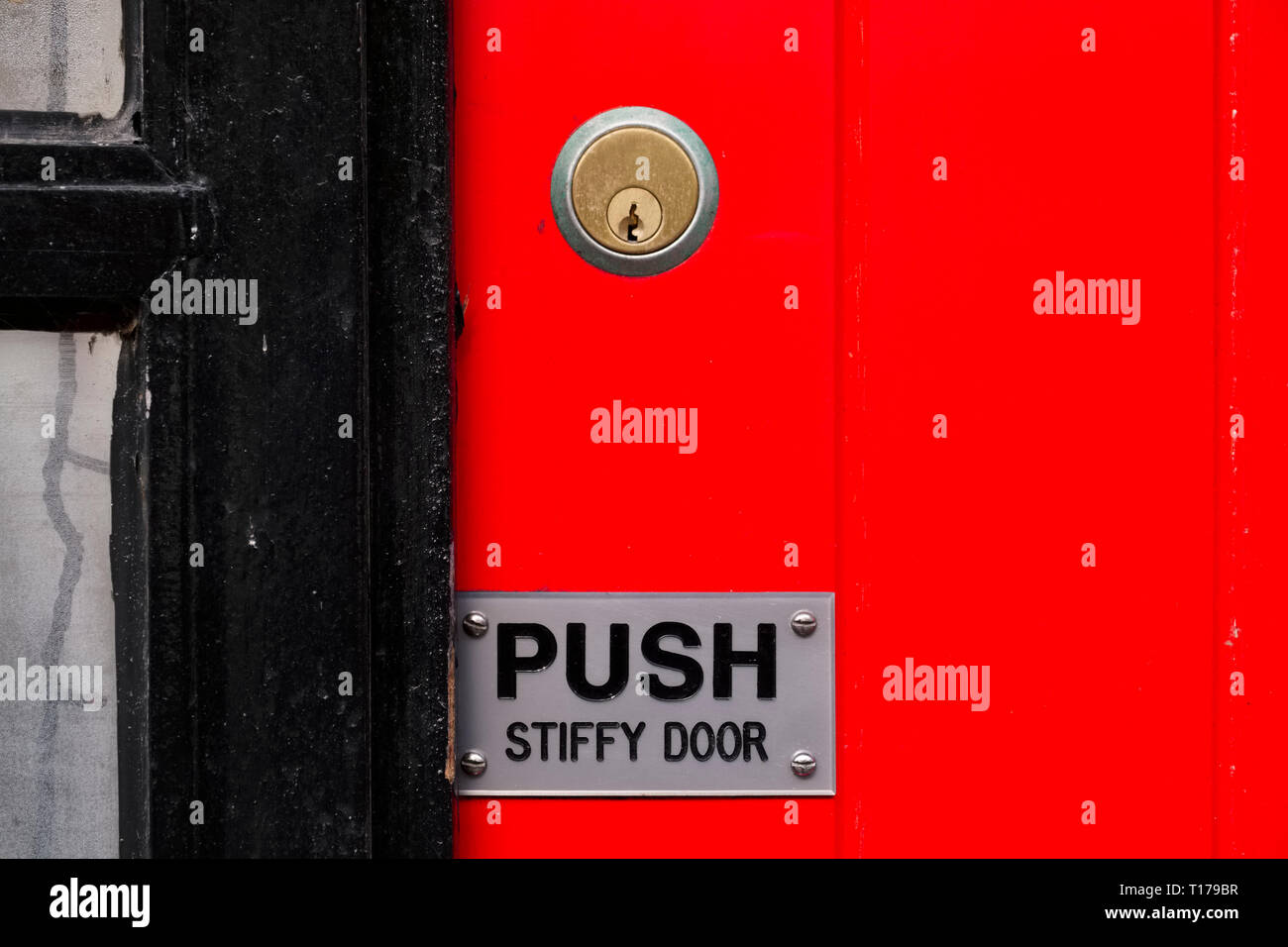 Push to open sign hi-res stock photography and images - Alamy