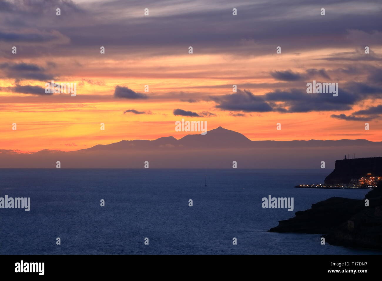 Sunset over Canary Islands, view from Gran Canaria to Tenerife, El ...