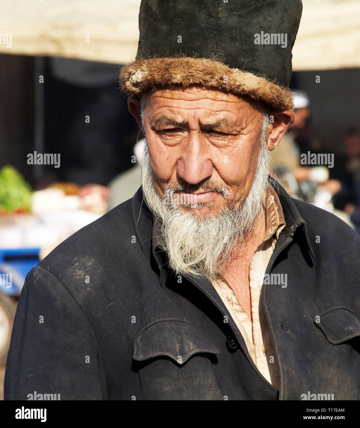Old Uighur man on the famous sunday market in Kashgar, Xinjiang ...