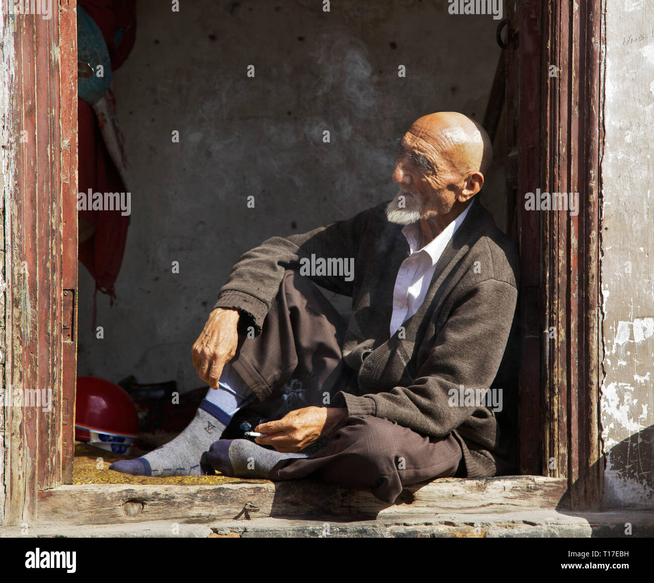 Old uyghur man hi-res stock photography and images - Alamy