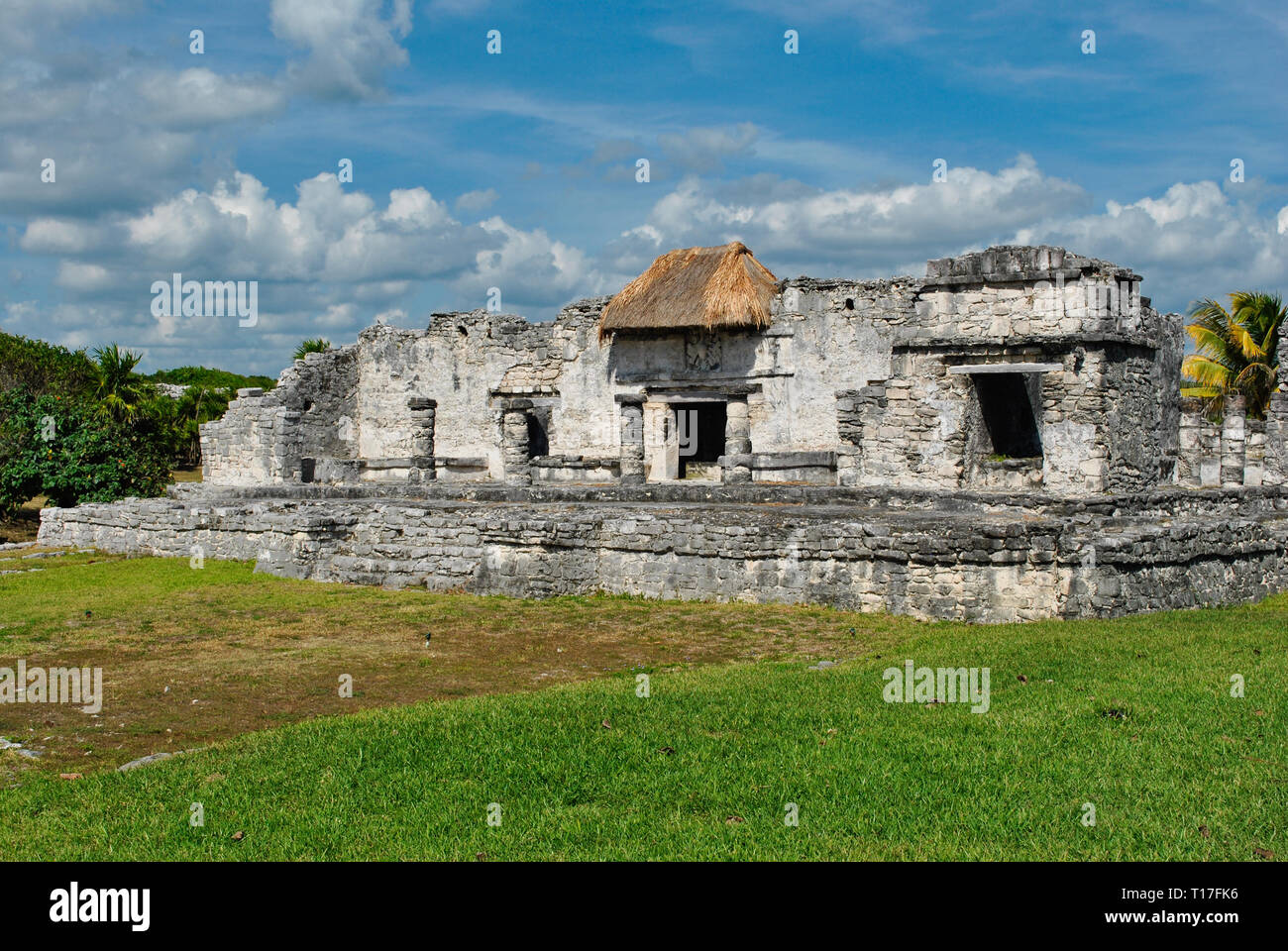 Olmec pyramid hi-res stock photography and images - Alamy
