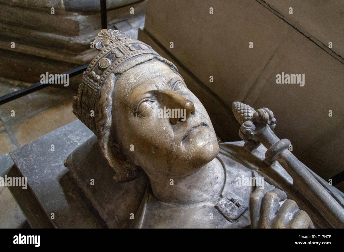 Close up of the figure on top of the tomb containing the heart of ...
