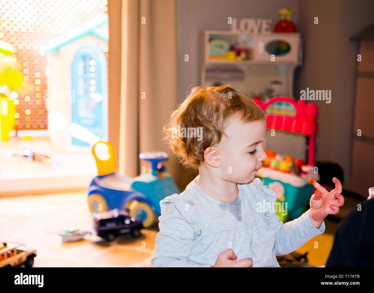 Child licking her fingers hi-res stock photography and images - Alamy