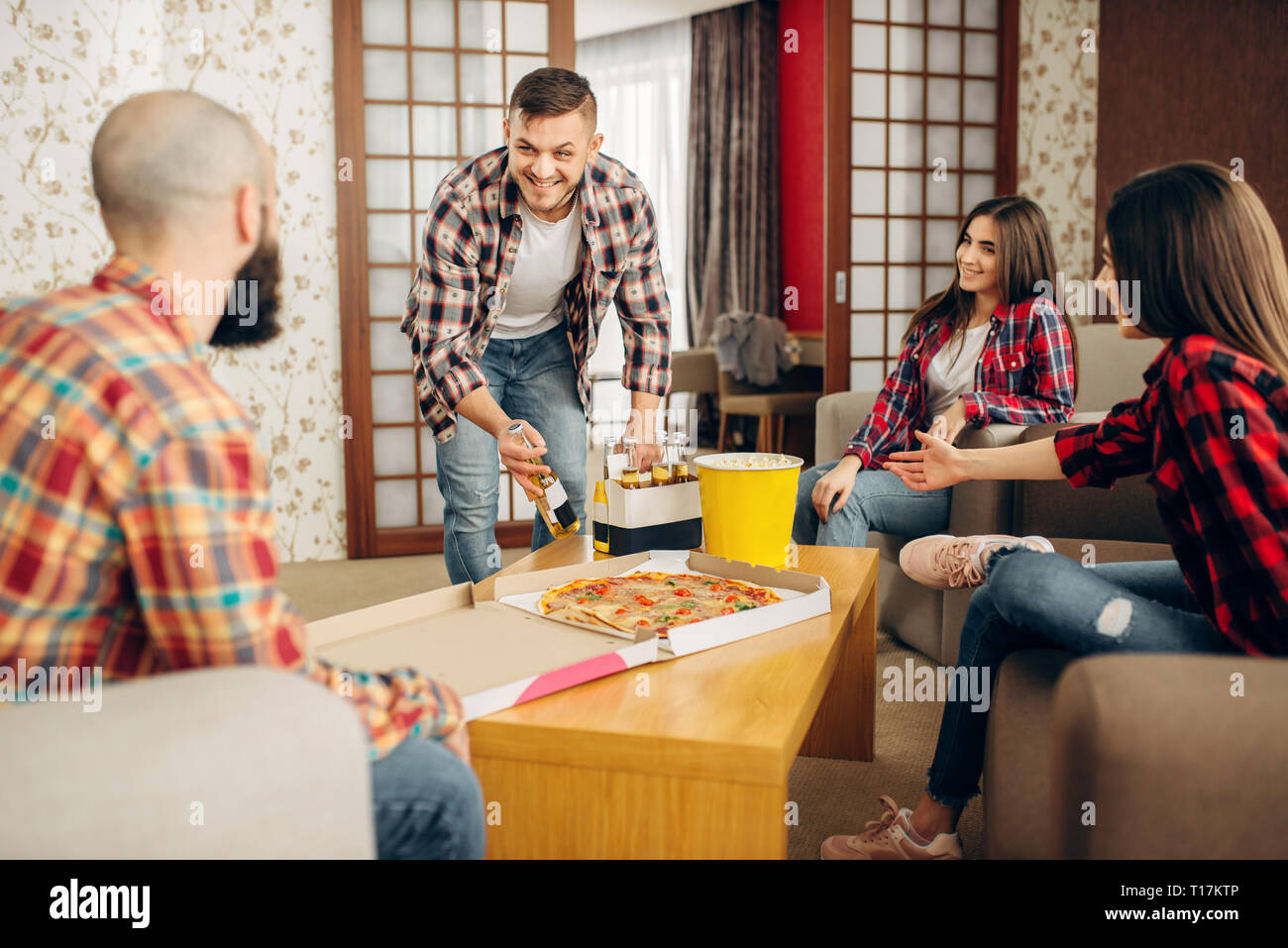 Women home party hi-res stock photography and images - Alamy