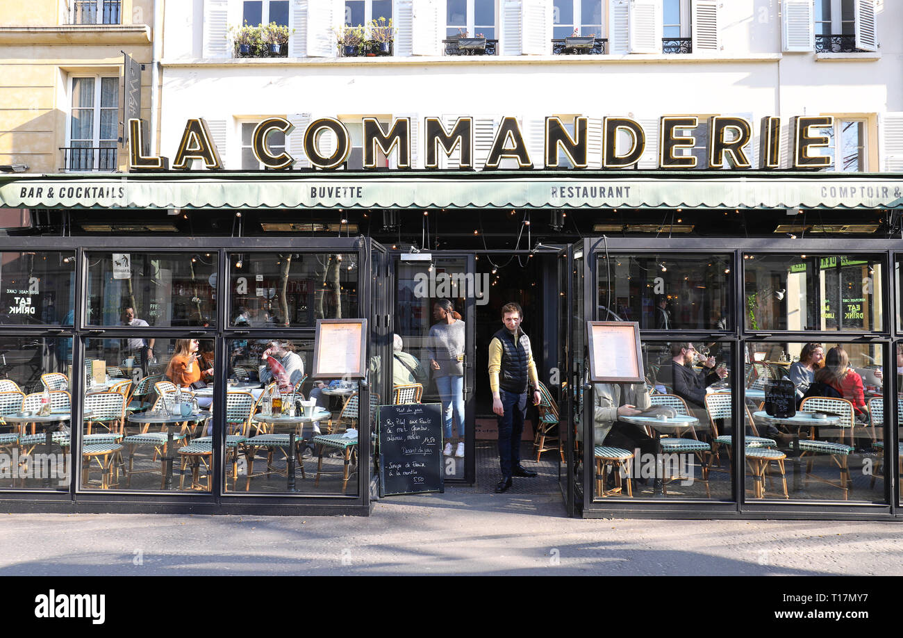 Street Cafe With Eiffel Tower In The Background High Resolution Stock ...