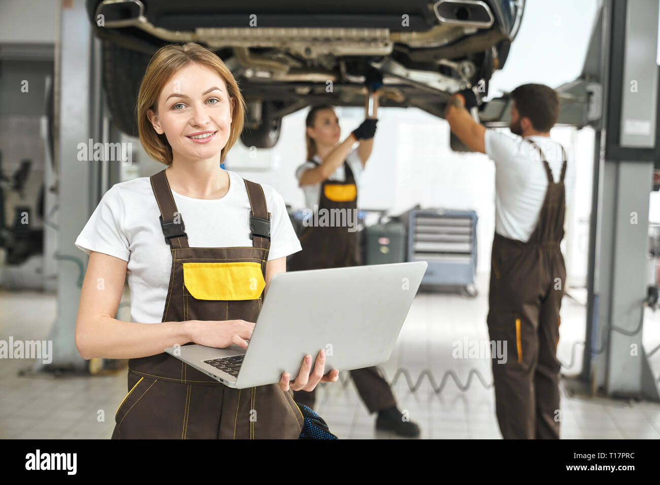 Fixing an automobile hi-res stock photography and images - Alamy