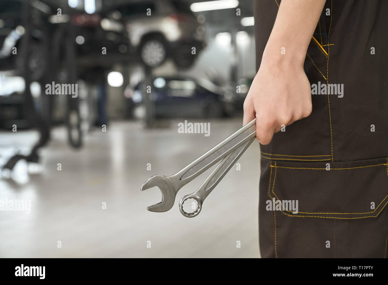 Mechanic hand hi-res stock photography and images - Alamy