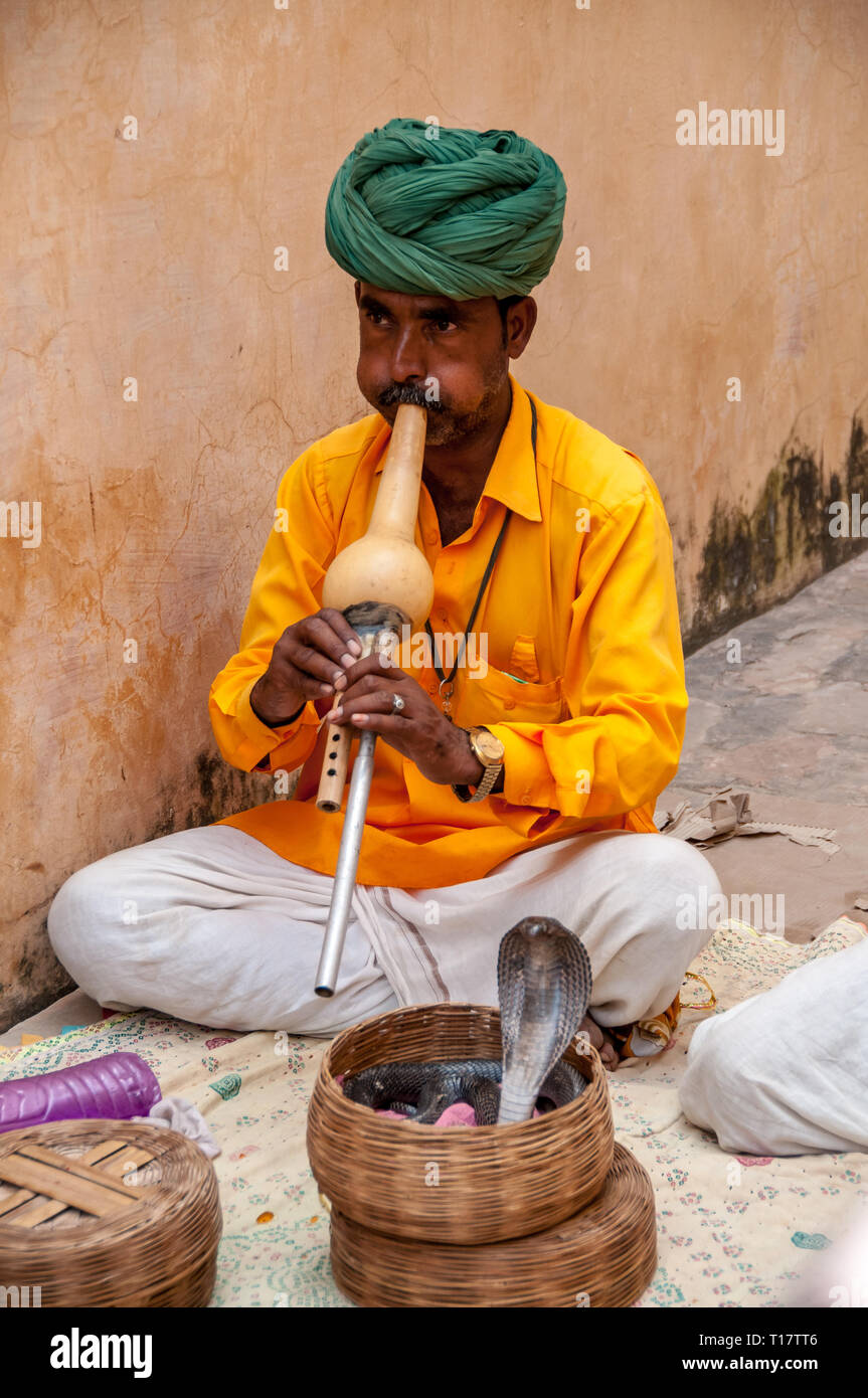India snake charmer basket hi-res stock photography and images - Alamy