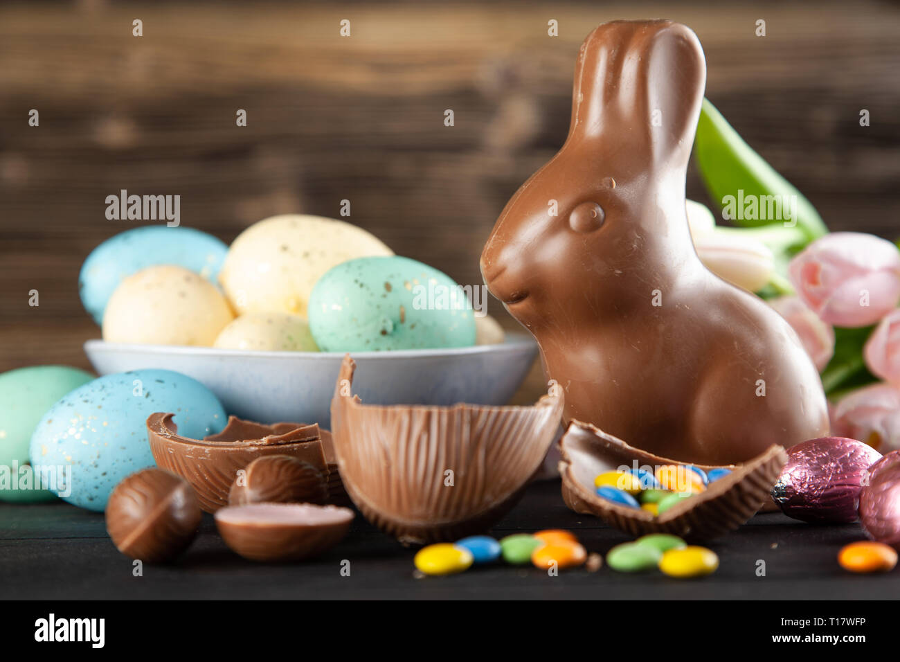 Easter eggs bunny tulip hi-res stock photography and images - Alamy