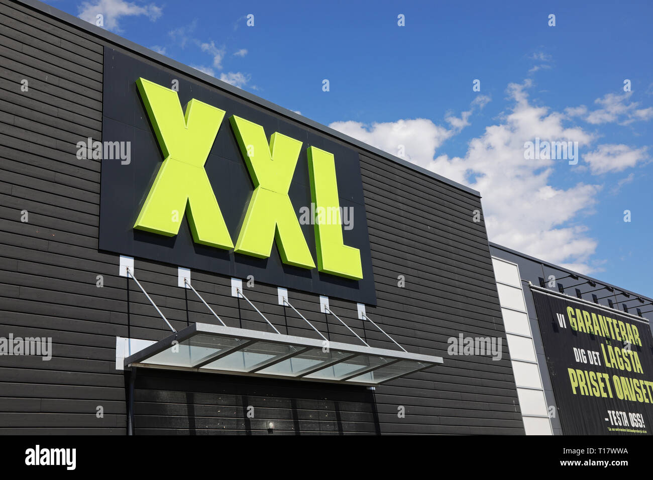 Xxl store hi-res stock photography and images - Alamy