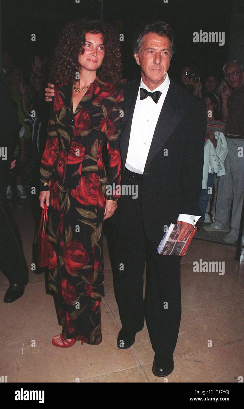 LOS ANGELES, CA. September 14, 1997: Dustin Hoffman & wife at the ...