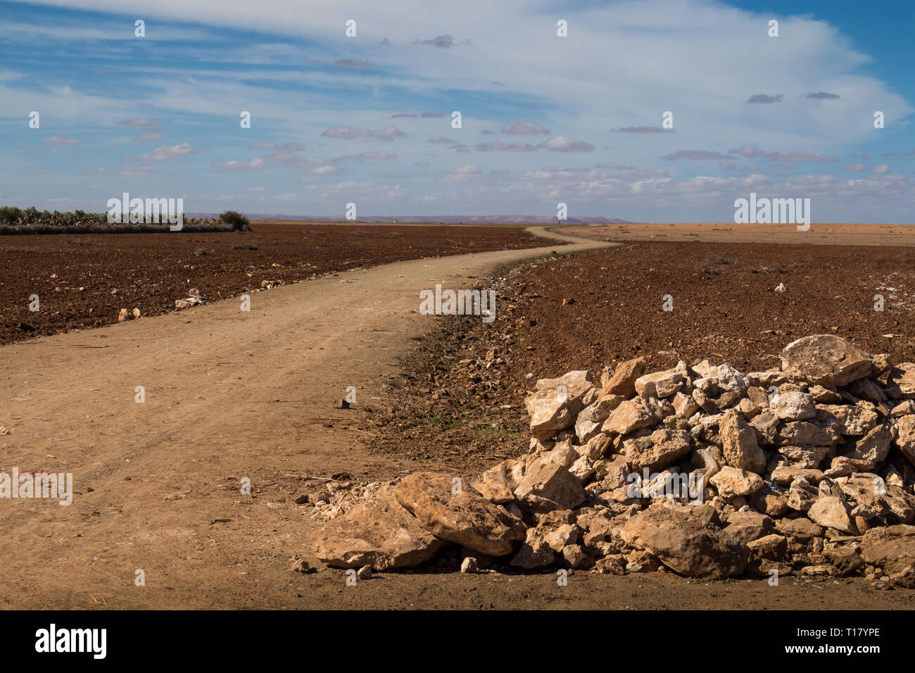 Country nature outdoor outside flat dry hi-res stock photography and ...