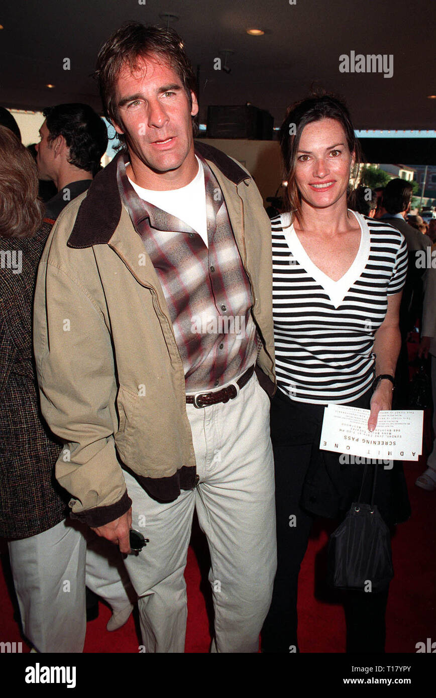 LOS ANGELES, CA. June 29, 1997: Actor Scott Bakula & girlfriend Chelsea ...