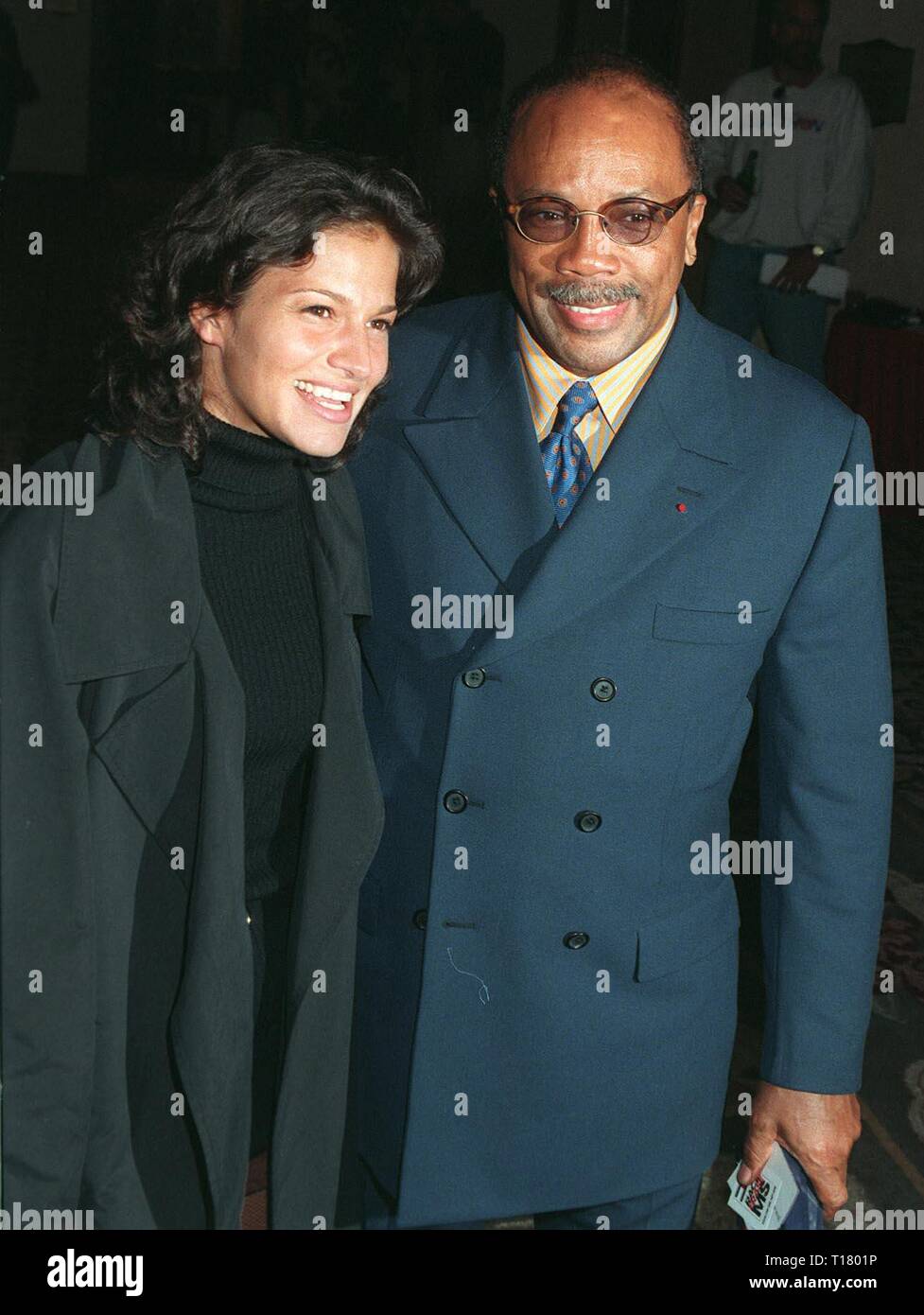 LOS ANGELES, CA. November 14, 1997: Musician QUINCY JONES & girlfriend ...