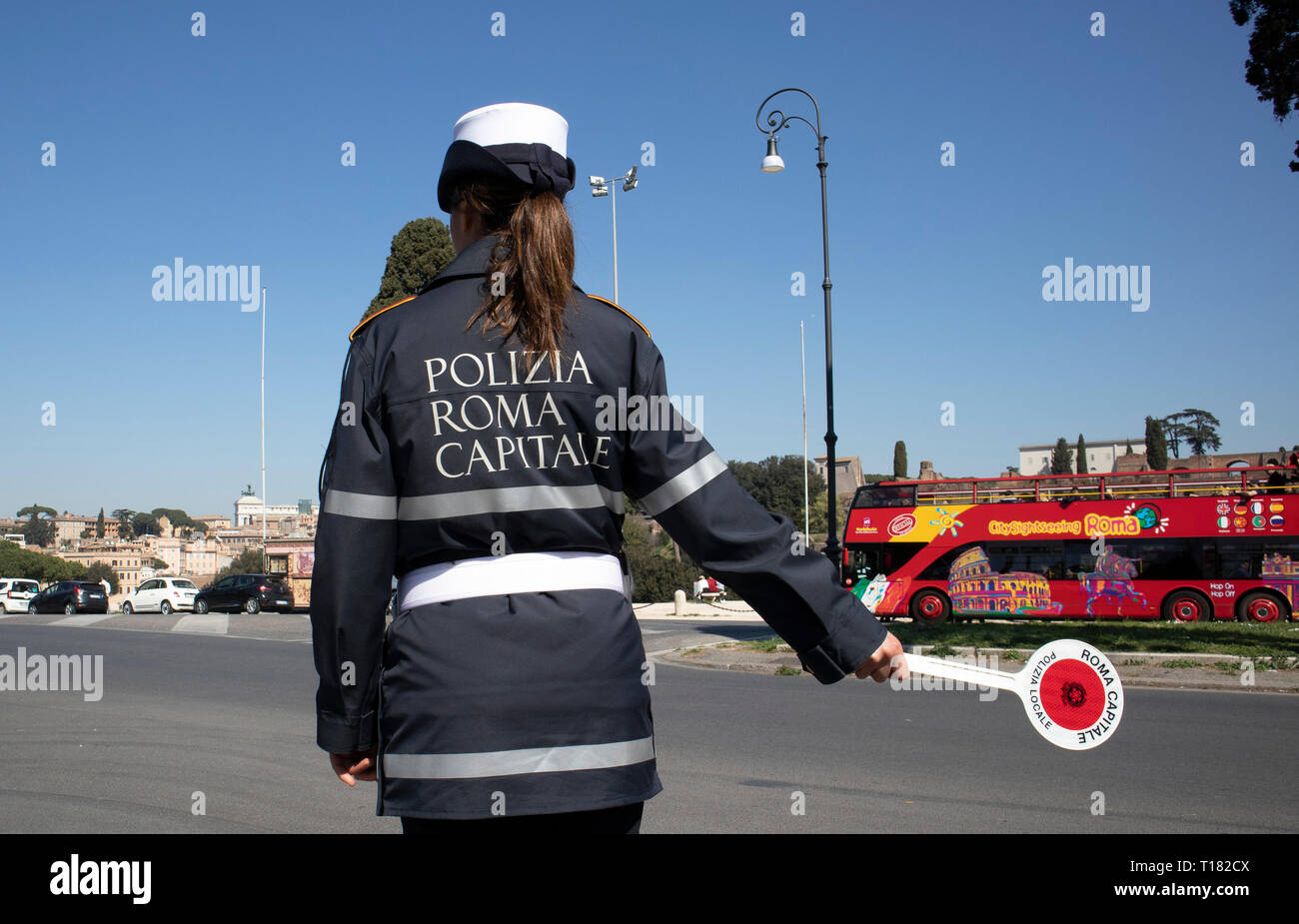 Traffico del piazzale hi-res stock photography and images - Alamy