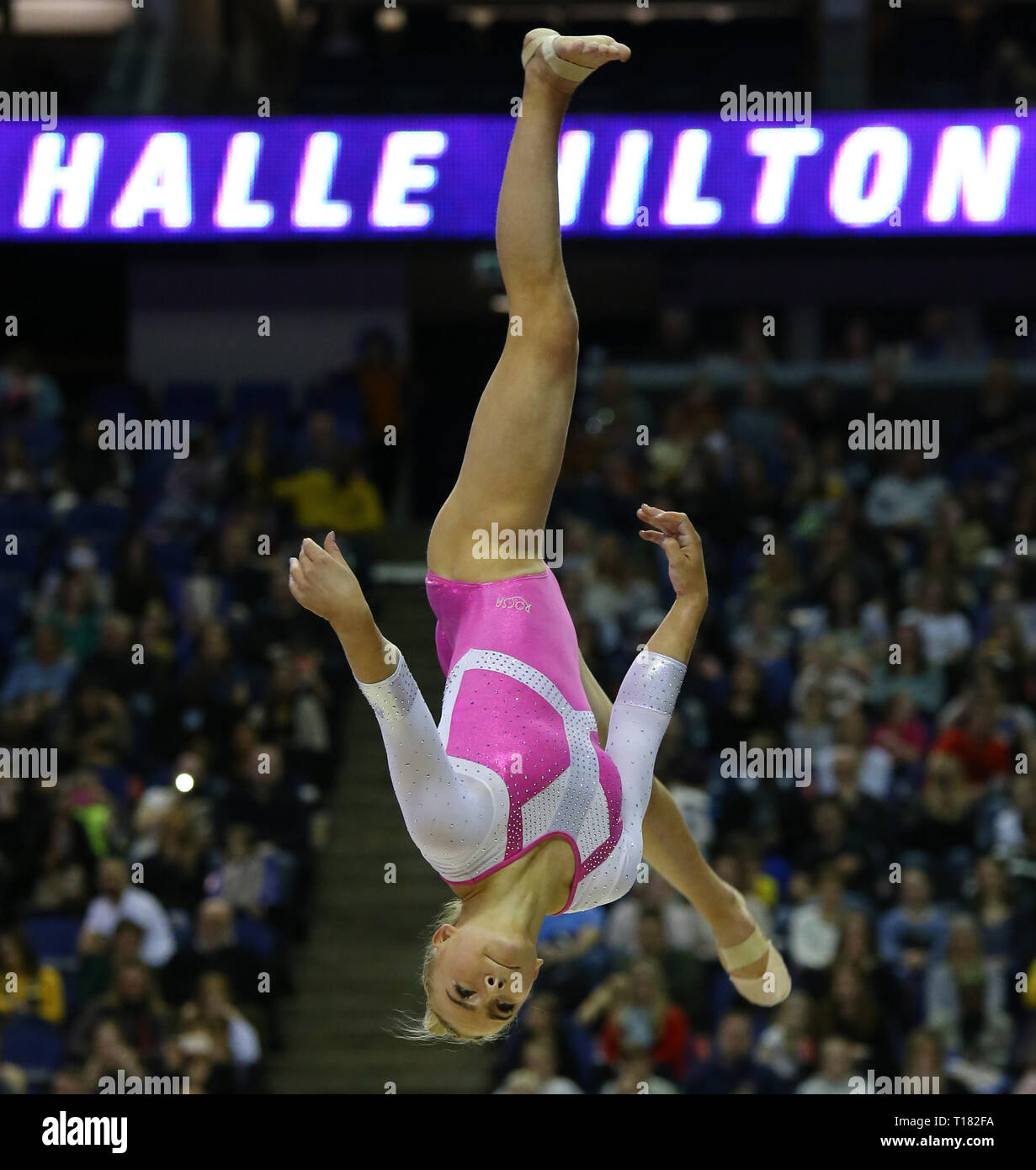 Acrobatic superstars hi-res stock photography and images - Alamy