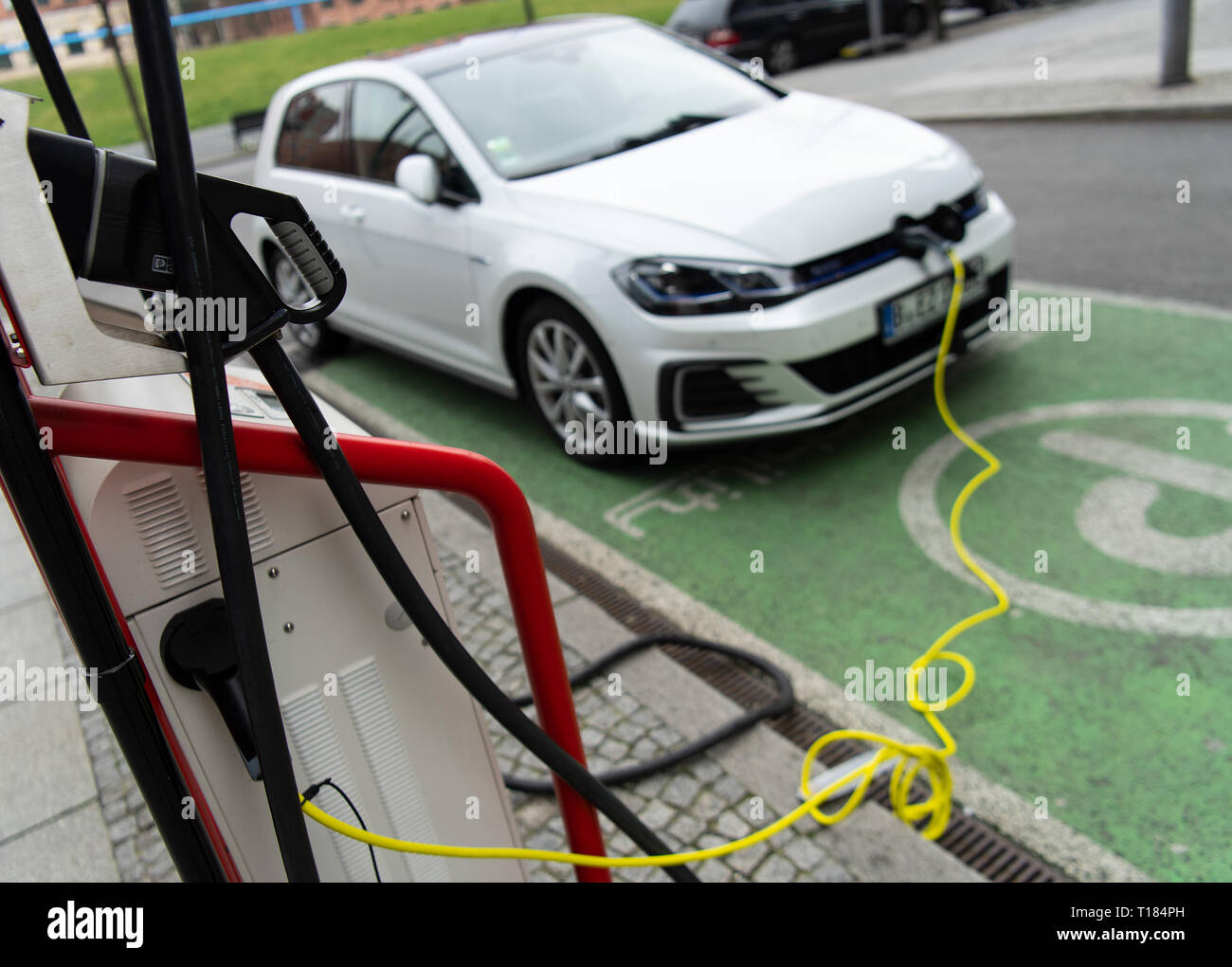 Berlin, Germany. 22nd Mar, 2019. A car is charged at a charging station ...