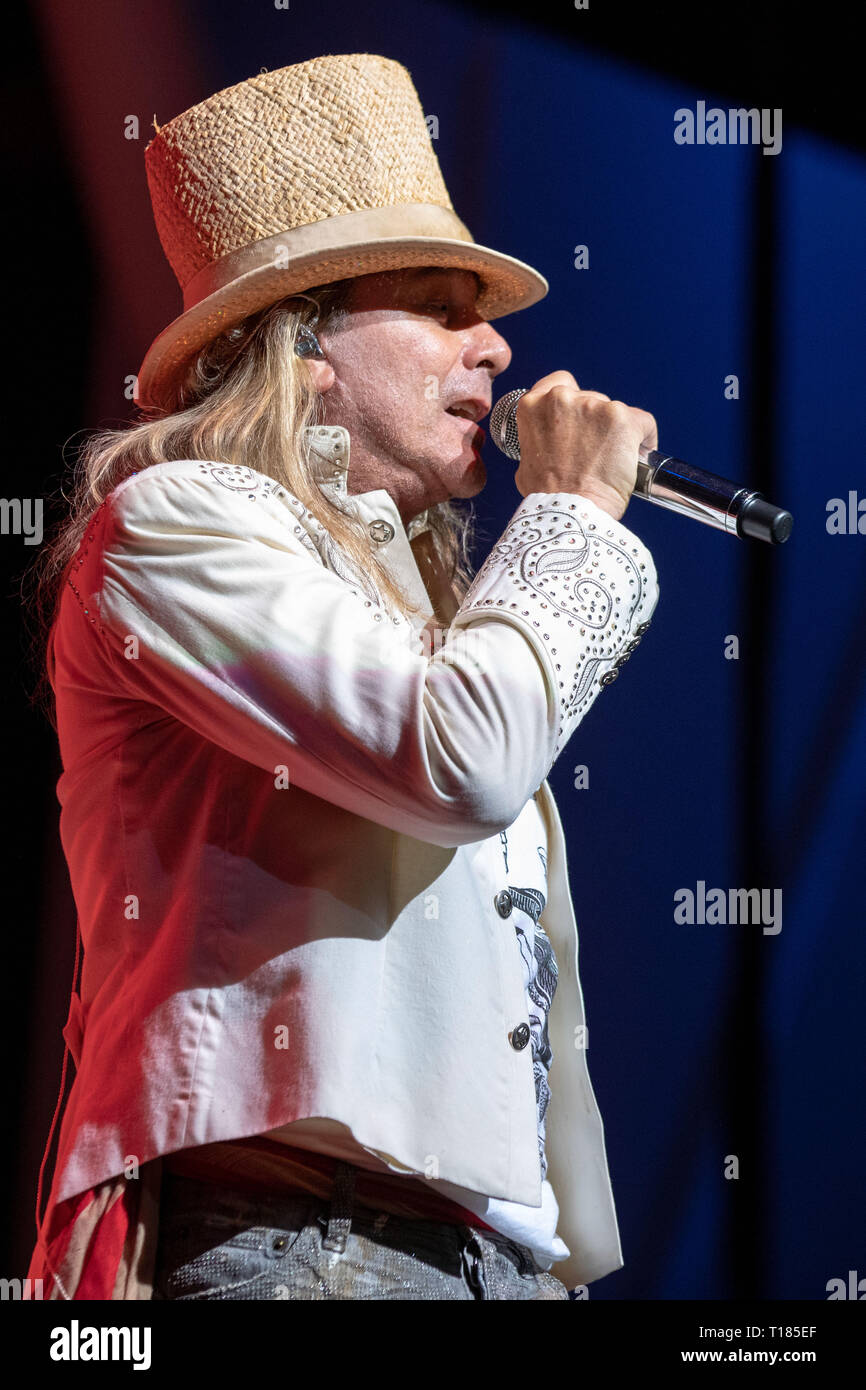 Robin zander of cheap trick hi-res stock photography and images - Alamy