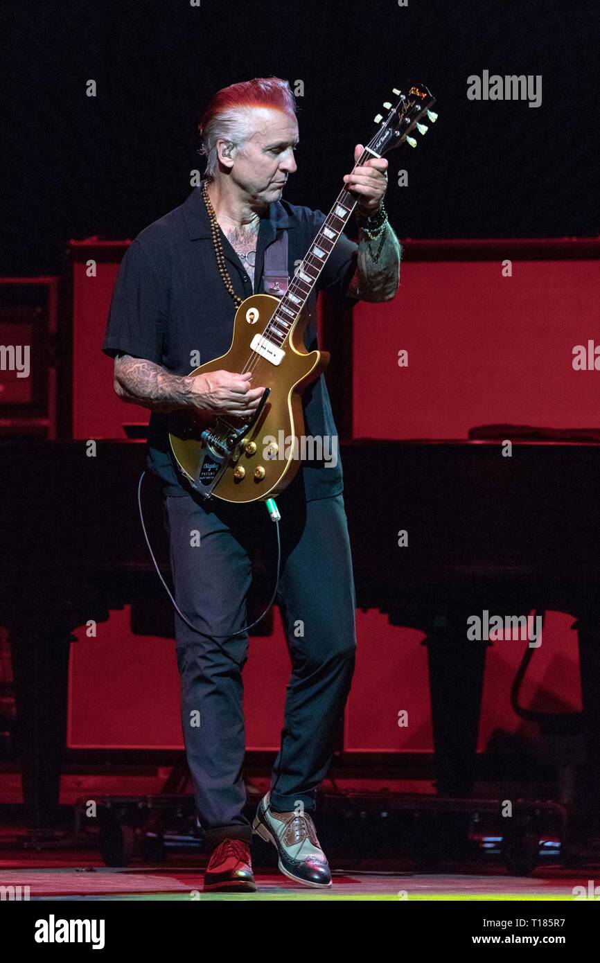 Milwaukee, Wisconsin, USA. 1st July, 2018. NEIL GIRALDO of Pat Benatar ...