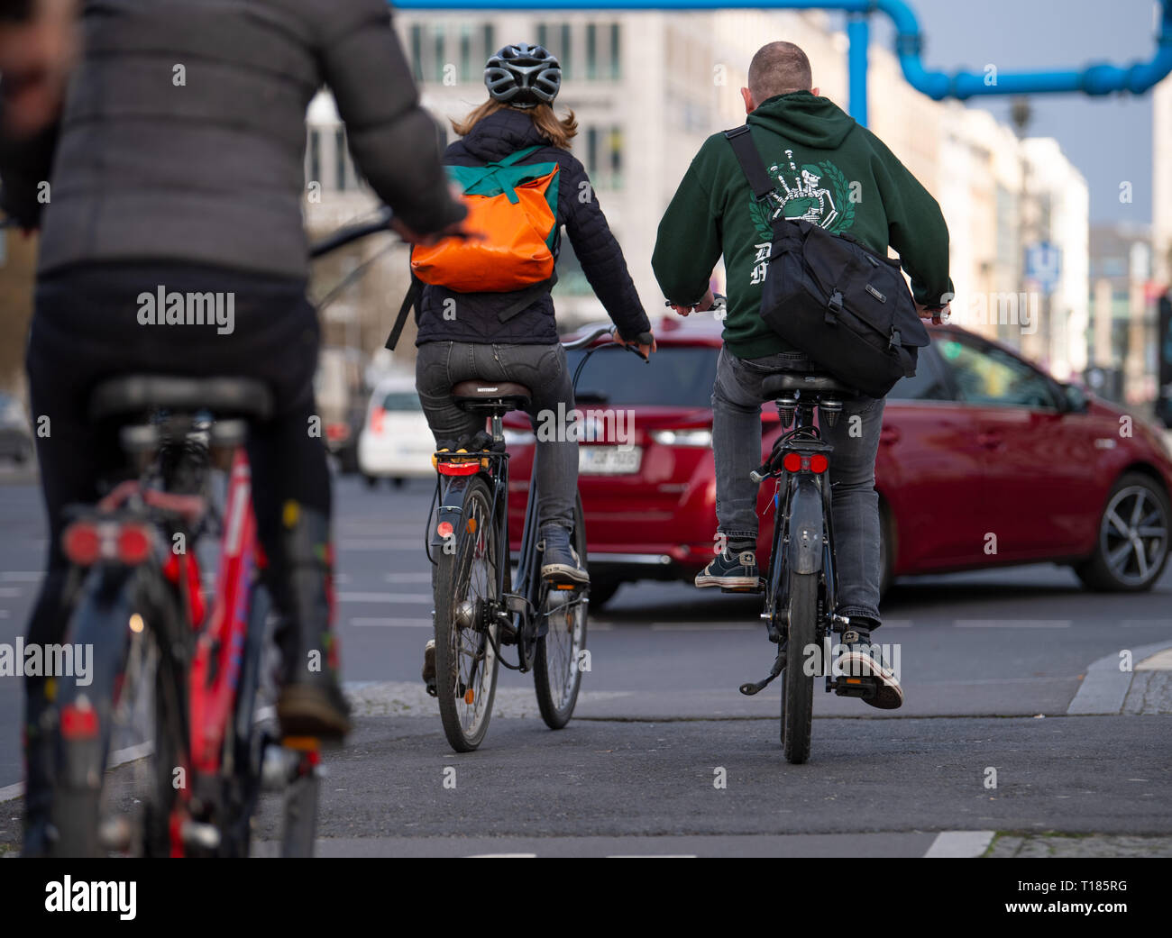 Berlin, Germany. 22nd Mar, 2019. Cyclists are standing on a bicycle ...
