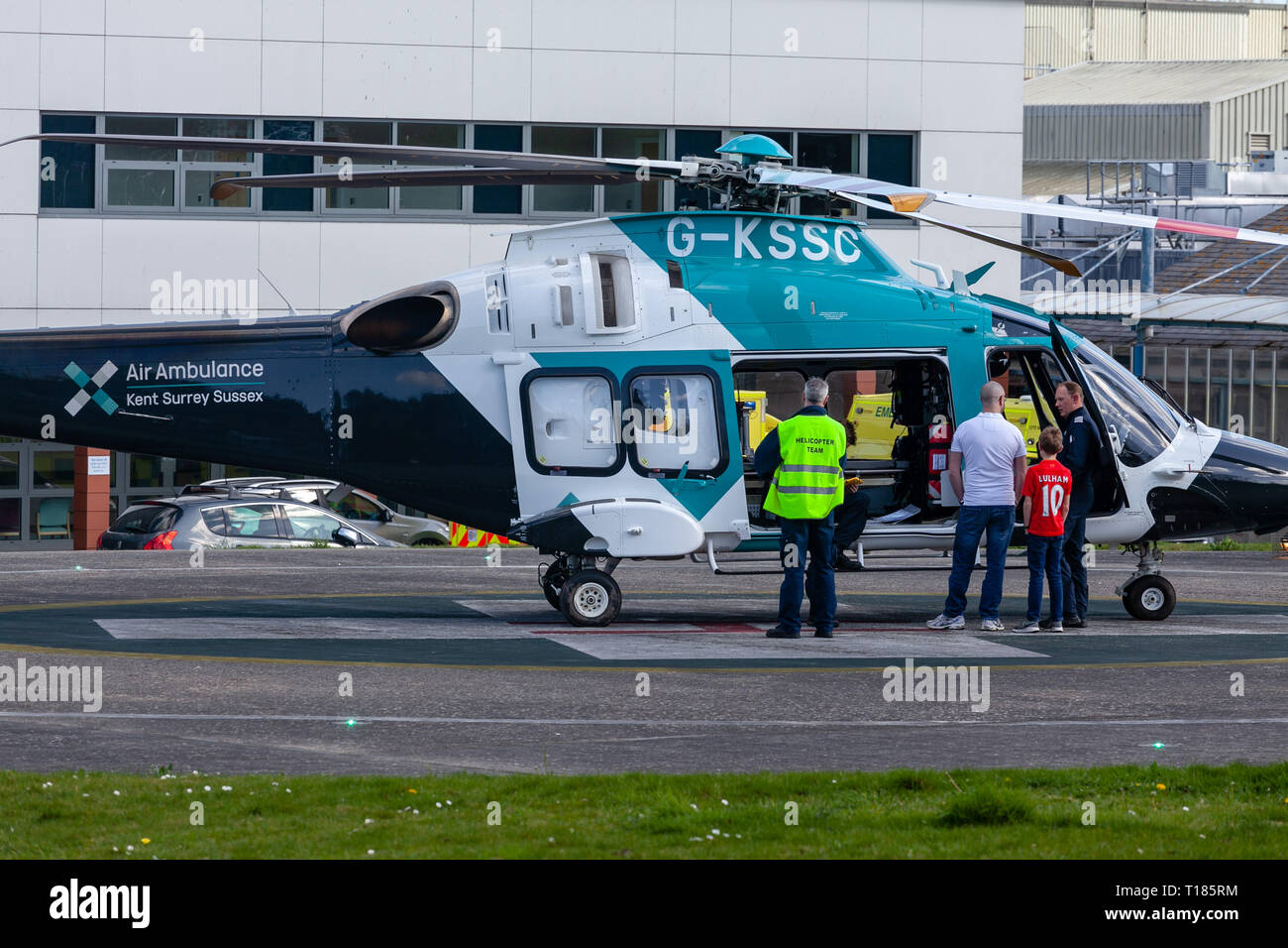 Rescue helicopter helipad hospital hi-res stock photography and images ...