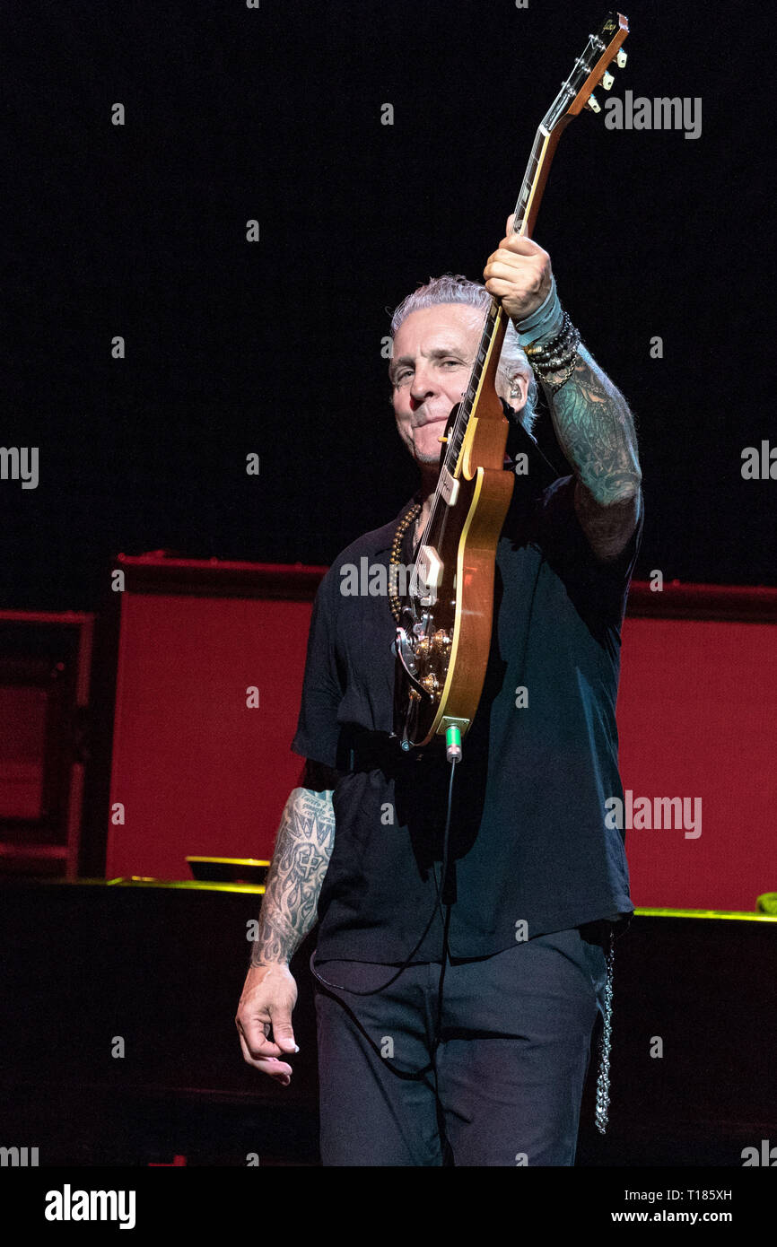 Milwaukee, Wisconsin, USA. 1st July, 2018. NEIL GIRALDO of Pat Benatar ...