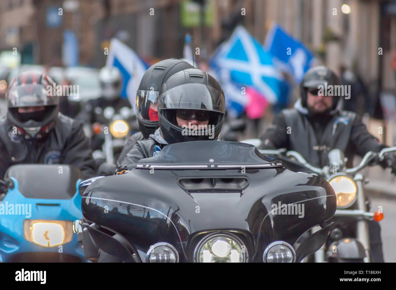 Yes supporters george square hi-res stock photography and images - Alamy