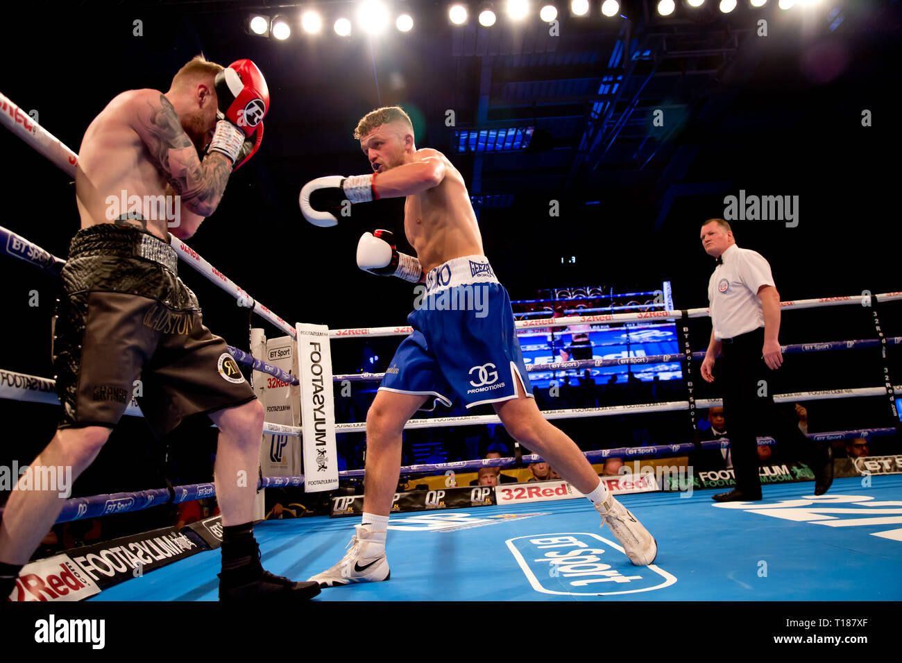 Professional boxing shows hi-res stock photography and images - Alamy