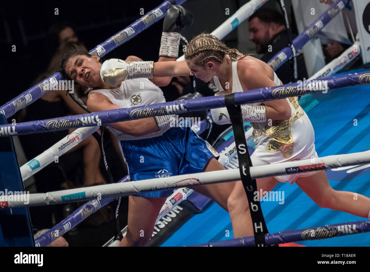 Boxing ring girl uk High Resolution Stock Photography and Images - Alamy
