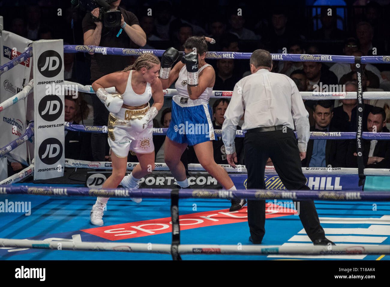 Boxing girl ring london hi-res stock photography and images - Alamy