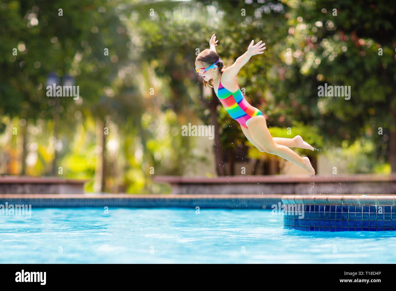 Kids jumping in pool hi-res stock photography and images - Alamy