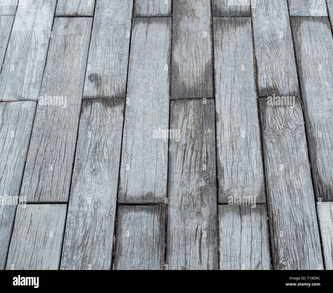 Garden log pathway hi-res stock photography and images - Alamy
