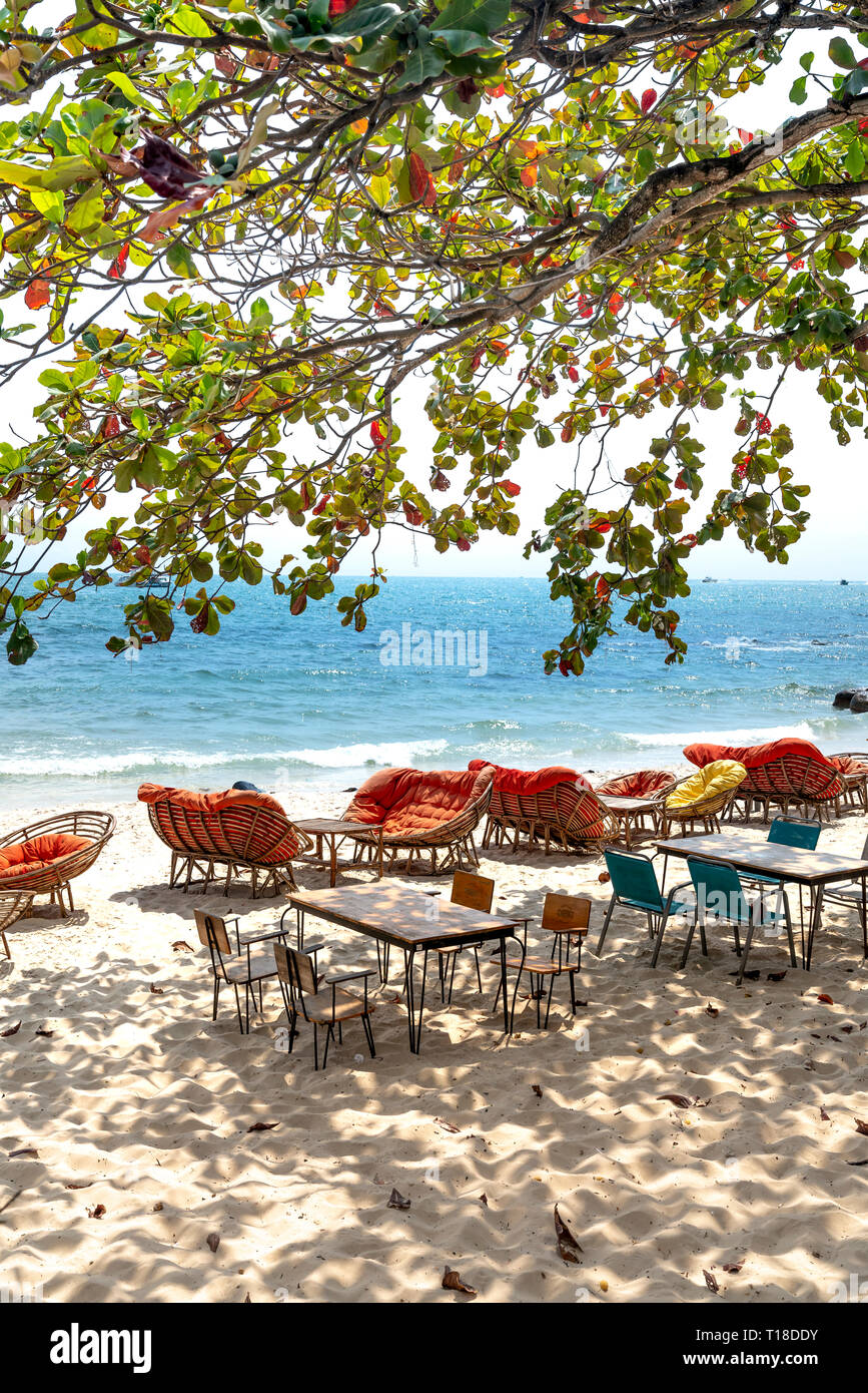 Big beach cafe hi-res stock photography and images - Alamy