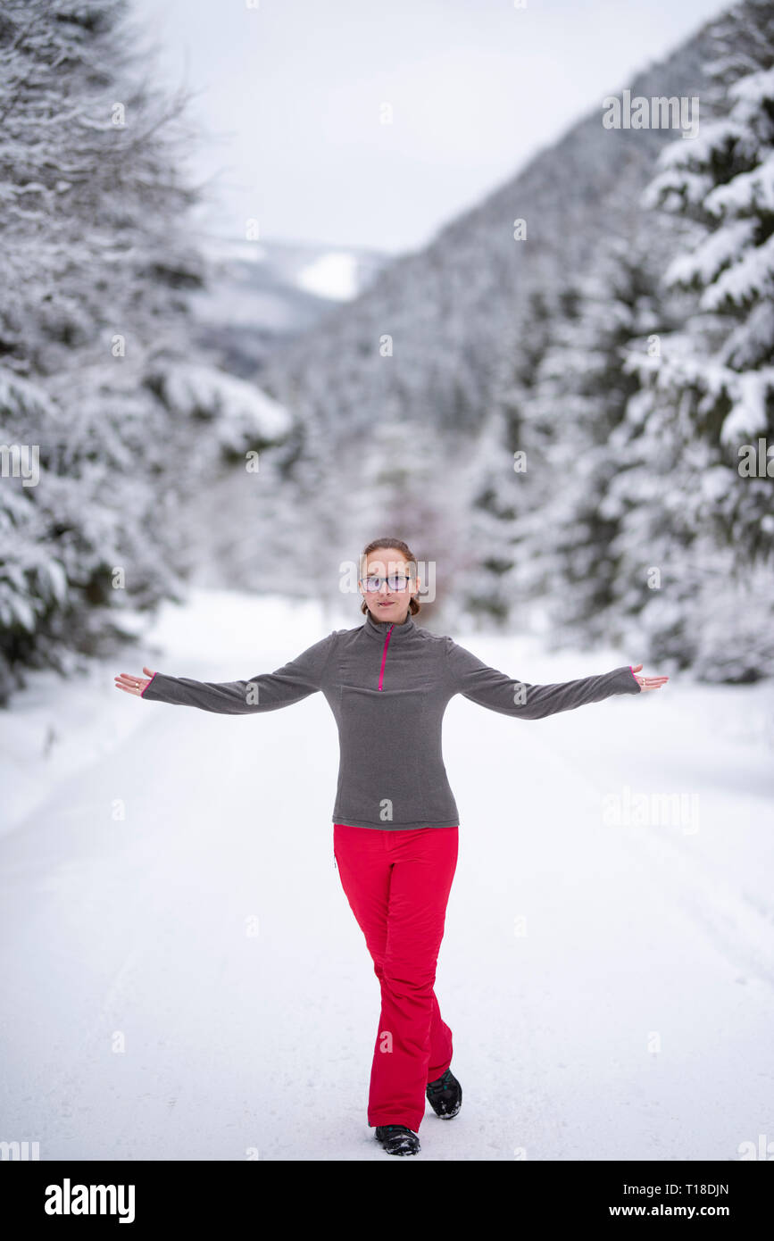 People without jacket winter hi-res stock photography and images - Alamy