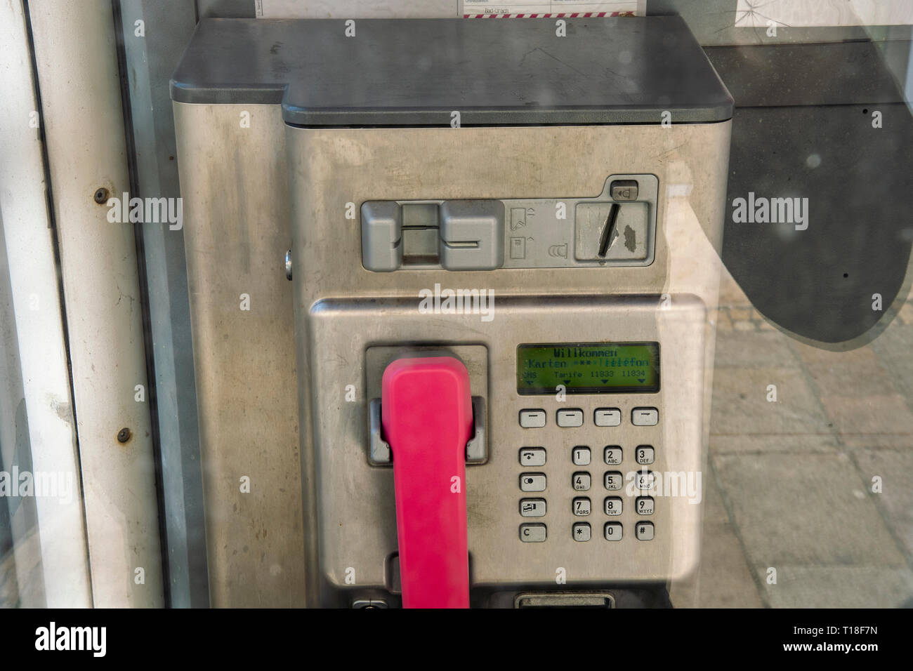 Telephone box with pink handset Stock Photo - Alamy