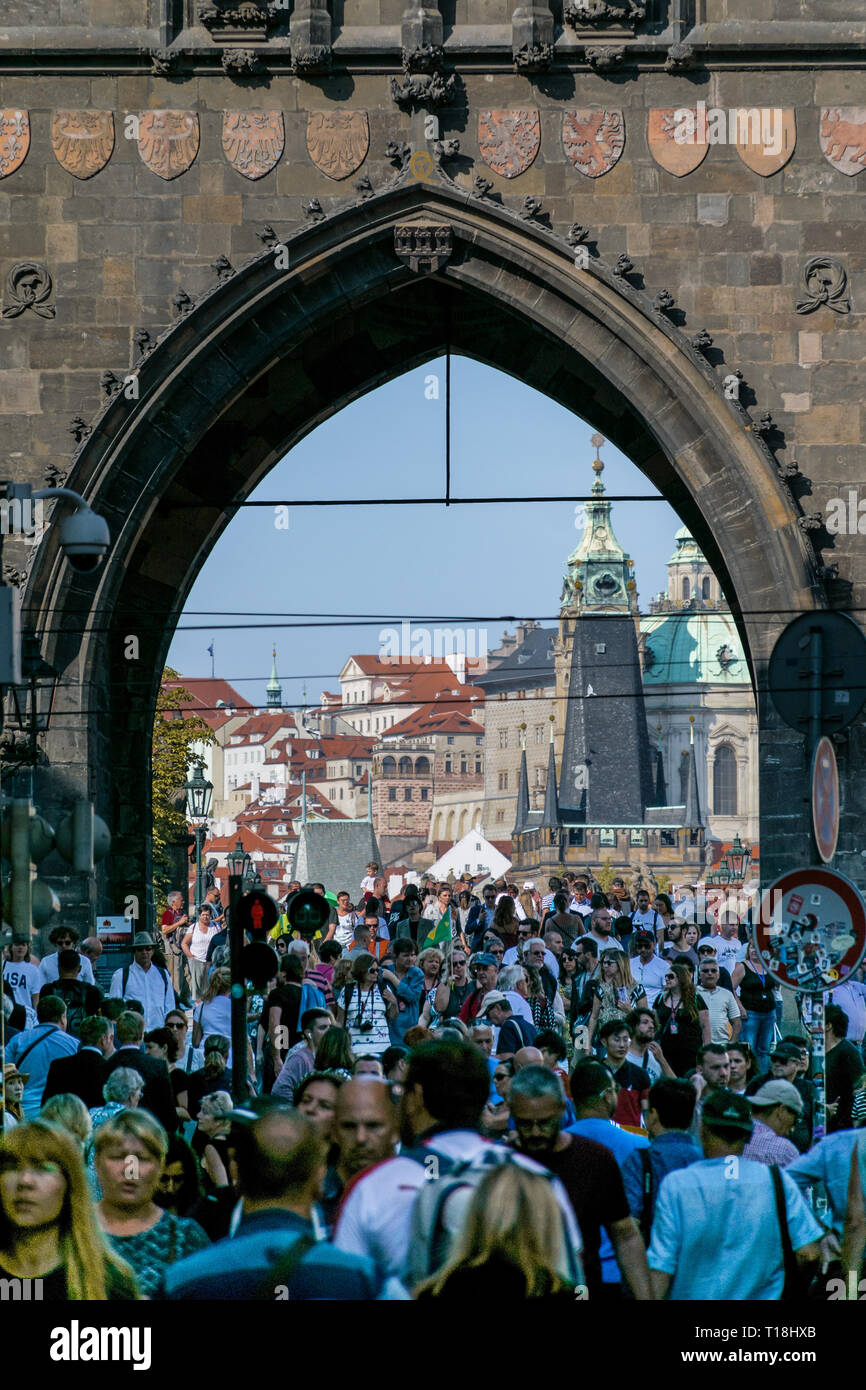 Crowded architecture hi-res stock photography and images - Alamy