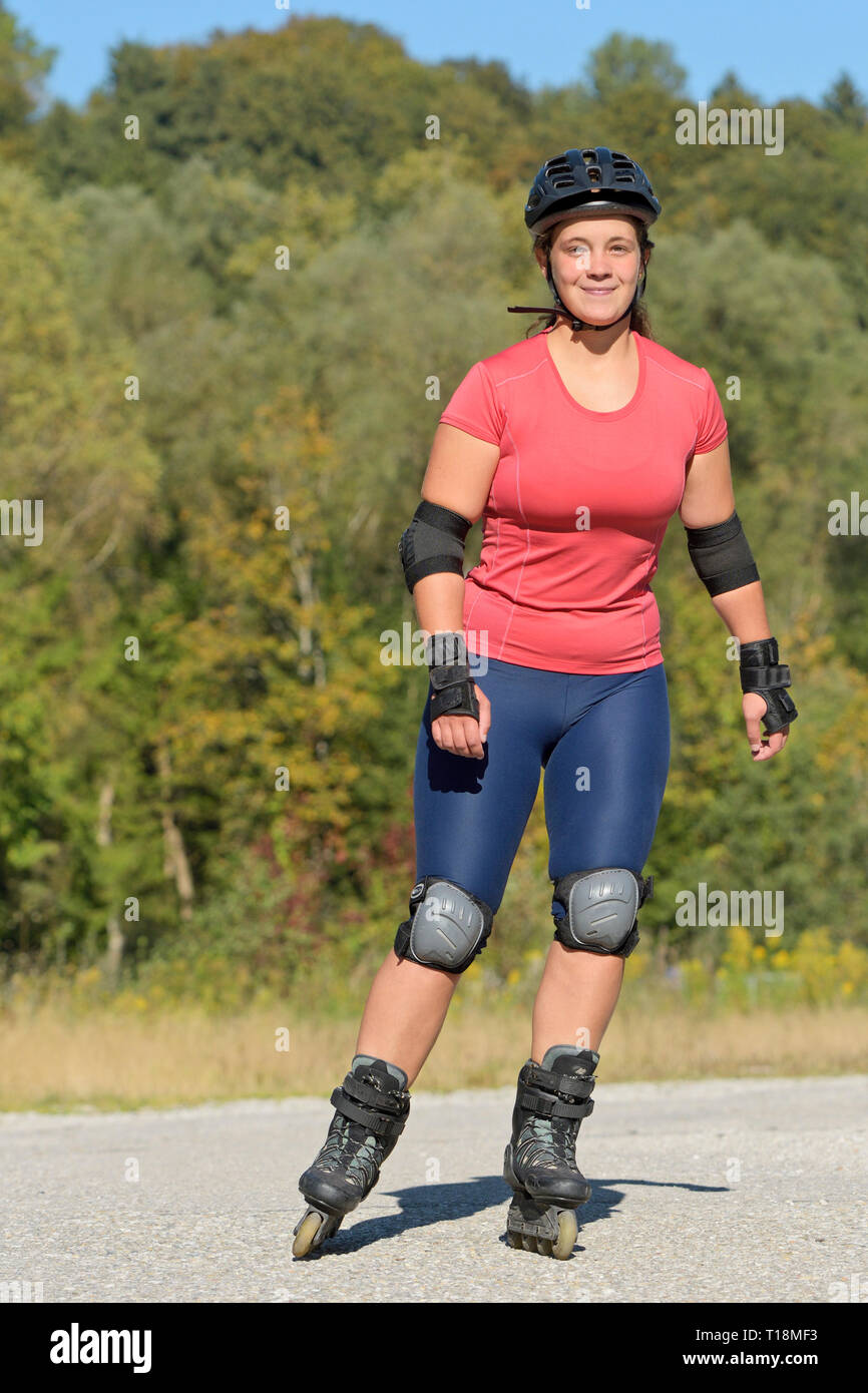 Rollerblading women hi-res stock photography and images - Alamy
