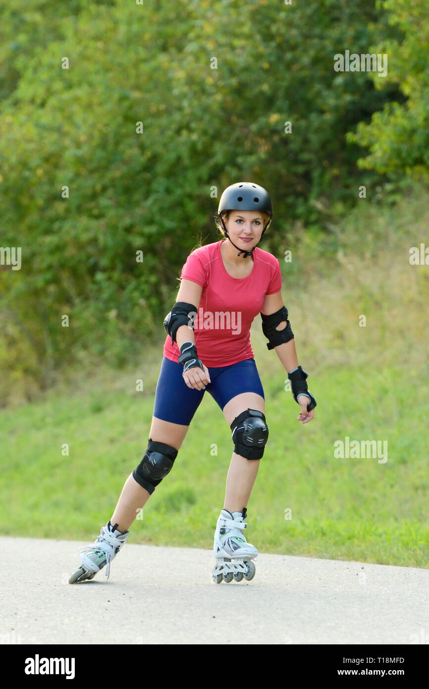 Rollerblading women hi-res stock photography and images - Alamy