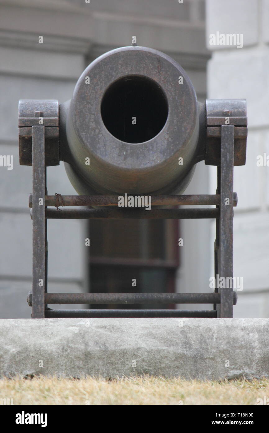 Antique, vintage cast iron cannon Lafayette, Indiana Stock Photo - Alamy