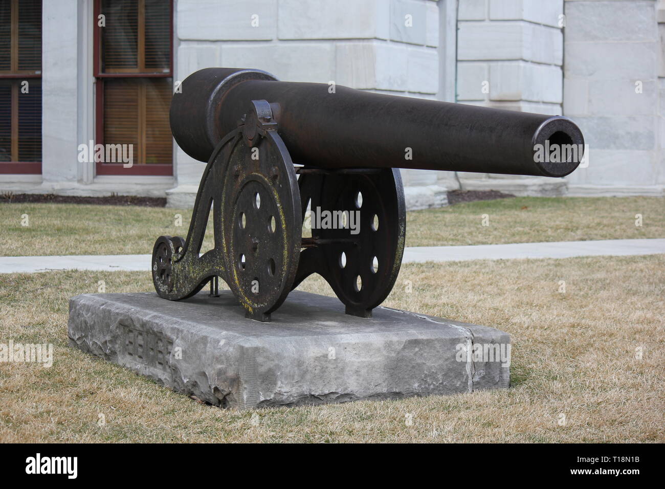 Antique, vintage cast iron cannon Lafayette, Indiana Stock Photo - Alamy