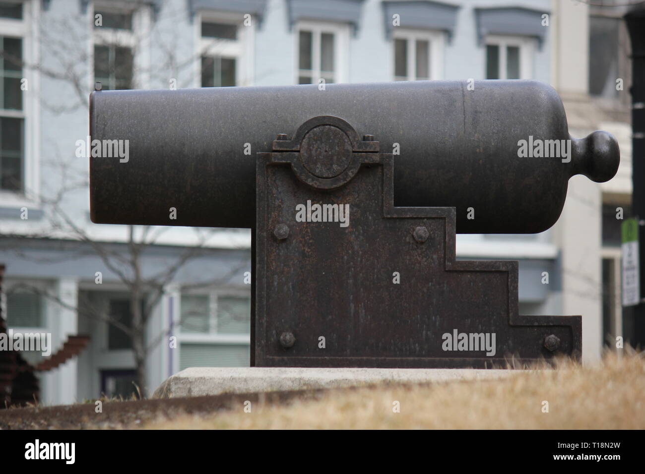 Antique, vintage cast iron cannon Lafayette, Indiana Stock Photo - Alamy