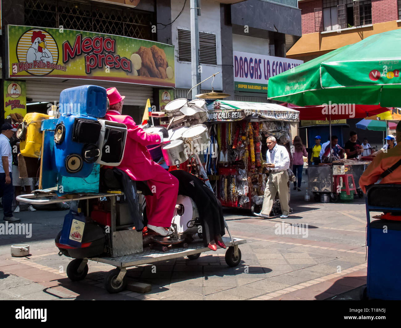 Peformer hi-res stock photography and images - Alamy