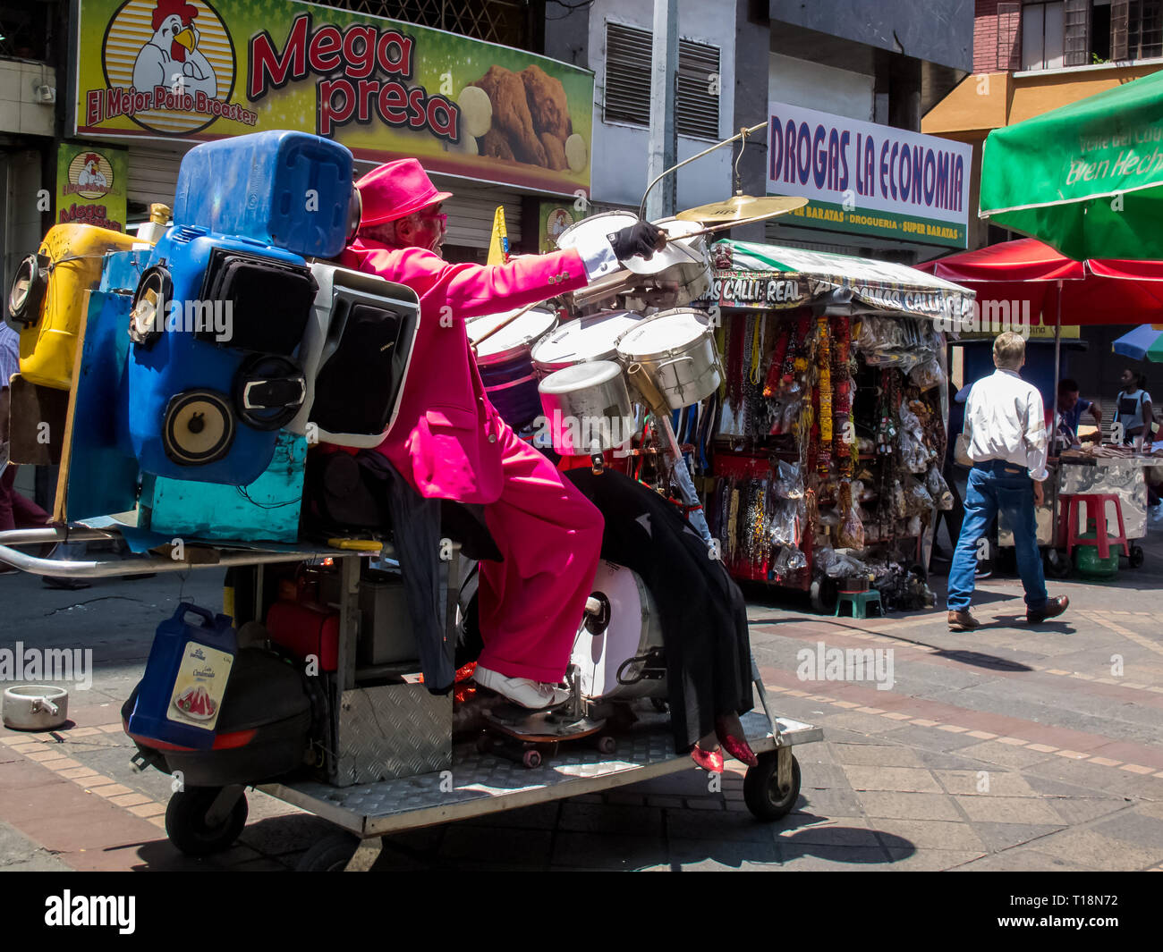 Singer of salsa hi-res stock photography and images - Alamy