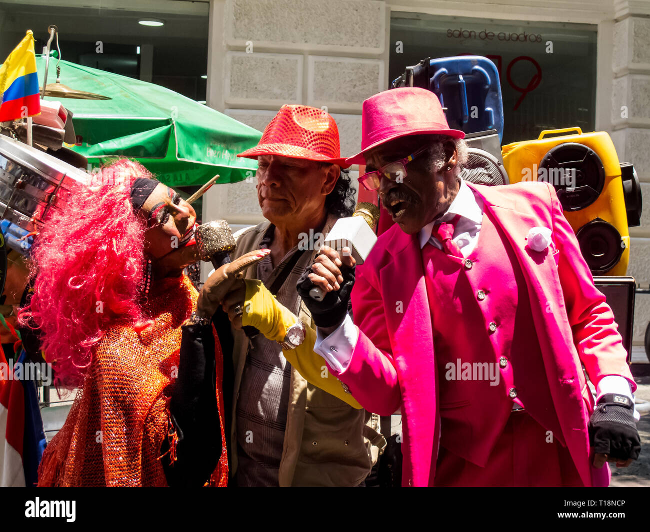 Singer of salsa hi-res stock photography and images - Alamy