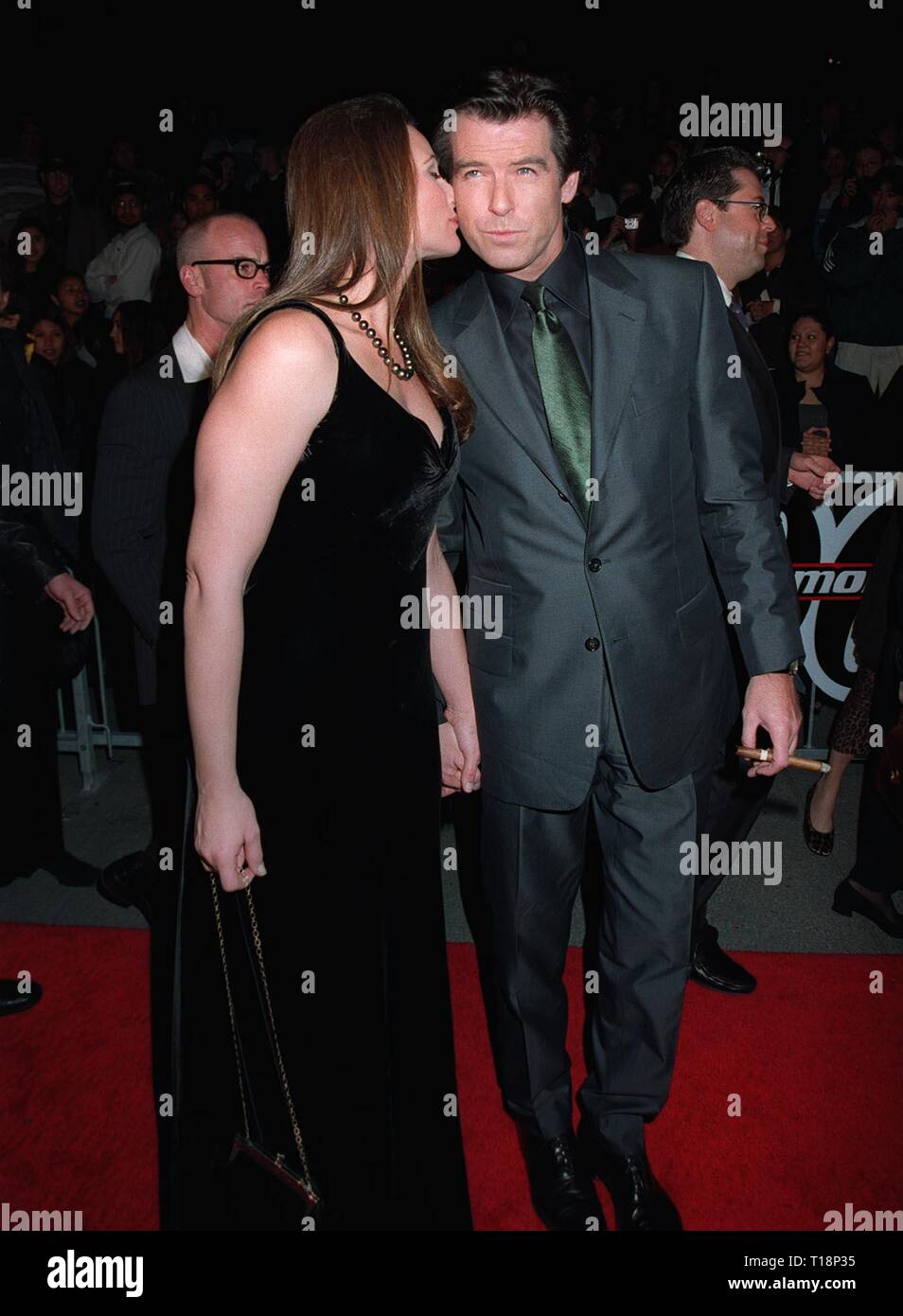 LOS ANGELES, CA. December 16, 1997: Actor PIERCE BROSNAN & girlfriend ...