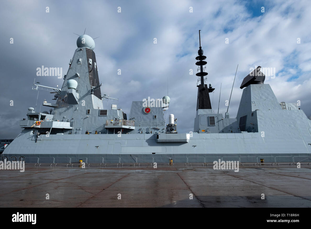 Type 45 destroyer hi-res stock photography and images - Alamy